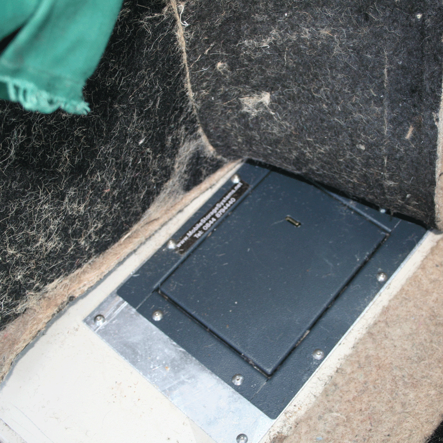 Land Rover Defender & Series Vehicle Safe – Mobile Storage Systems